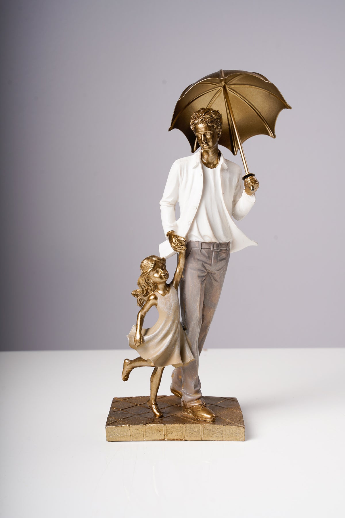 4" Father & daughter w/ umbrella - Family Collection– Casa Febus | Home ...